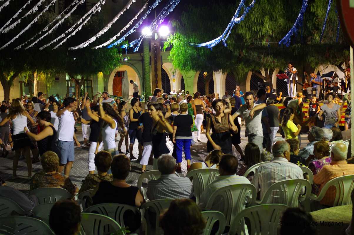 Fotos de la sonada de ball de bot d’ahir vespre a la plaça de l ...